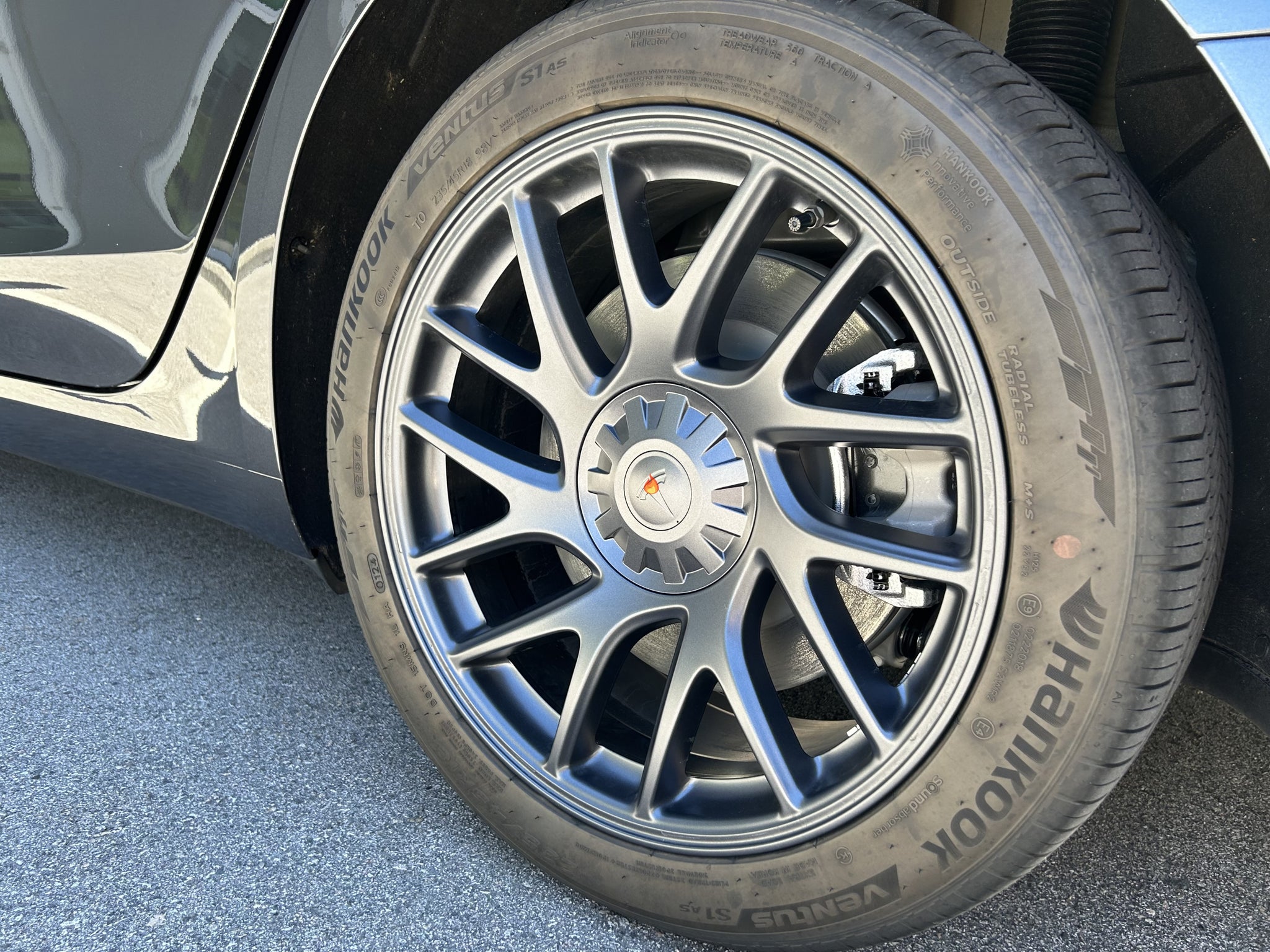 Model 3 Highland 2024+: 18" Photon Rims Wheel Centre Caps (4 PCs ...